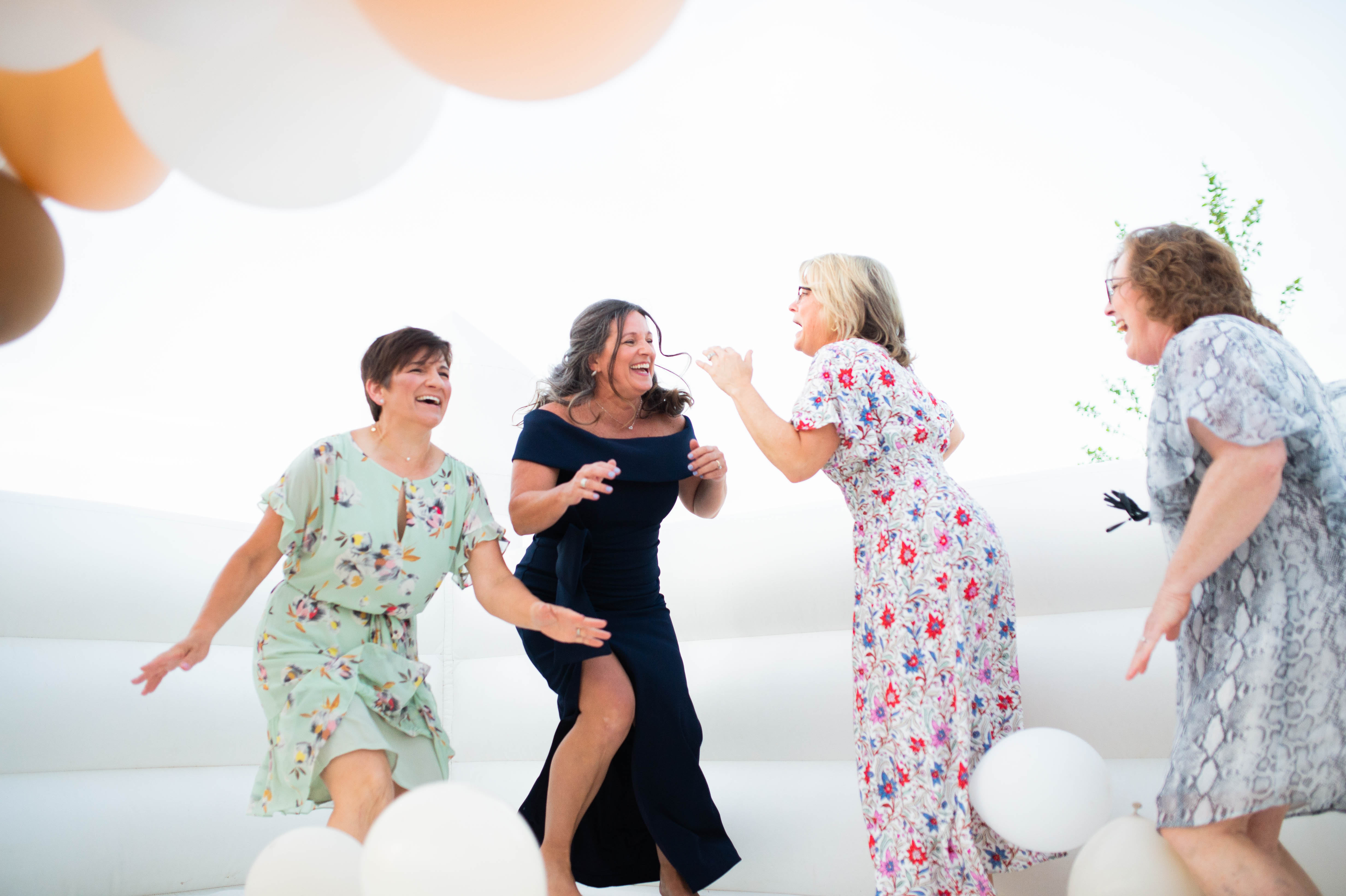 12 Tips To Keep Your Reception Bumpin' - Eleanor Stenner