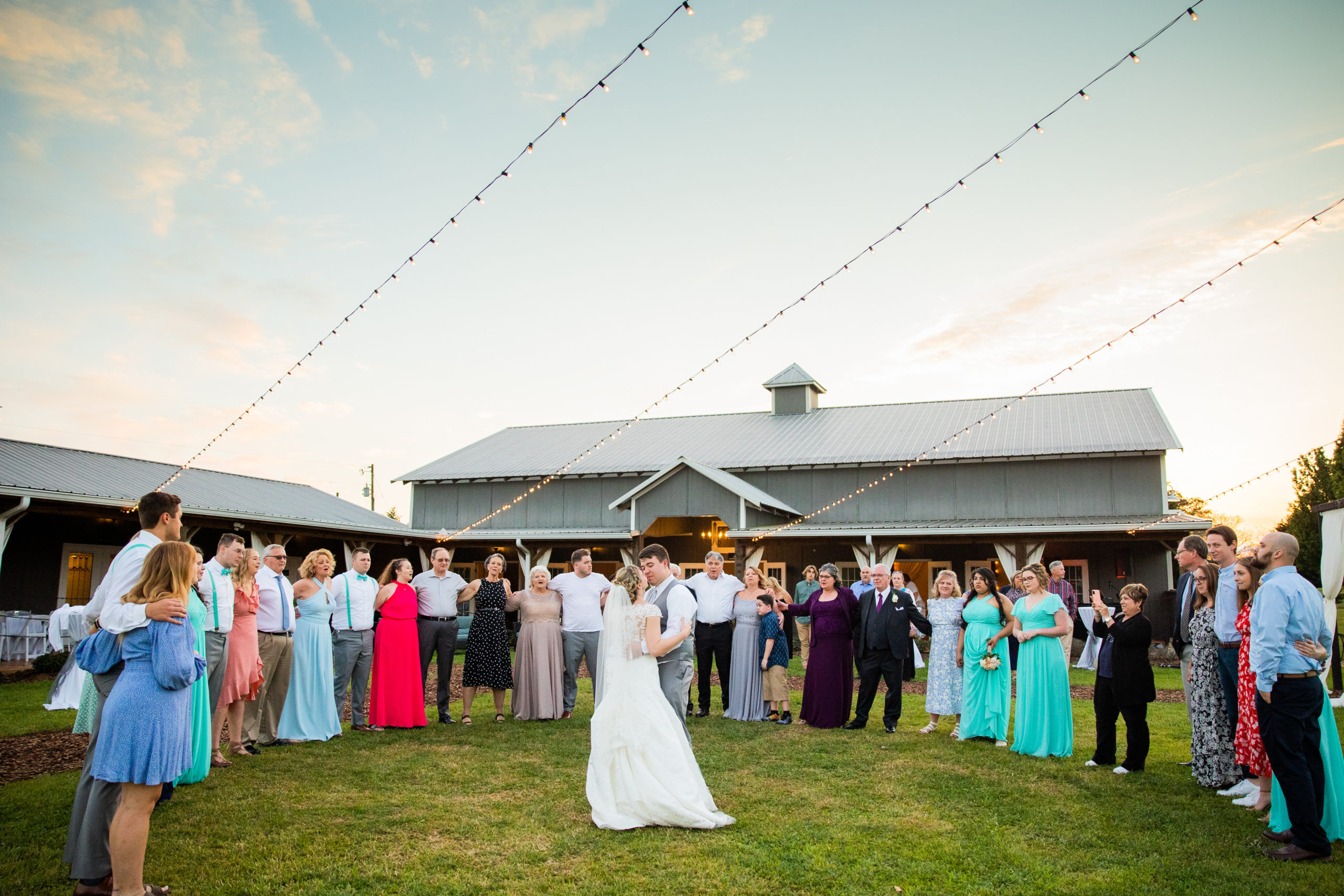 12 Tips To Keep Your Reception Bumpin' - Eleanor Stenner